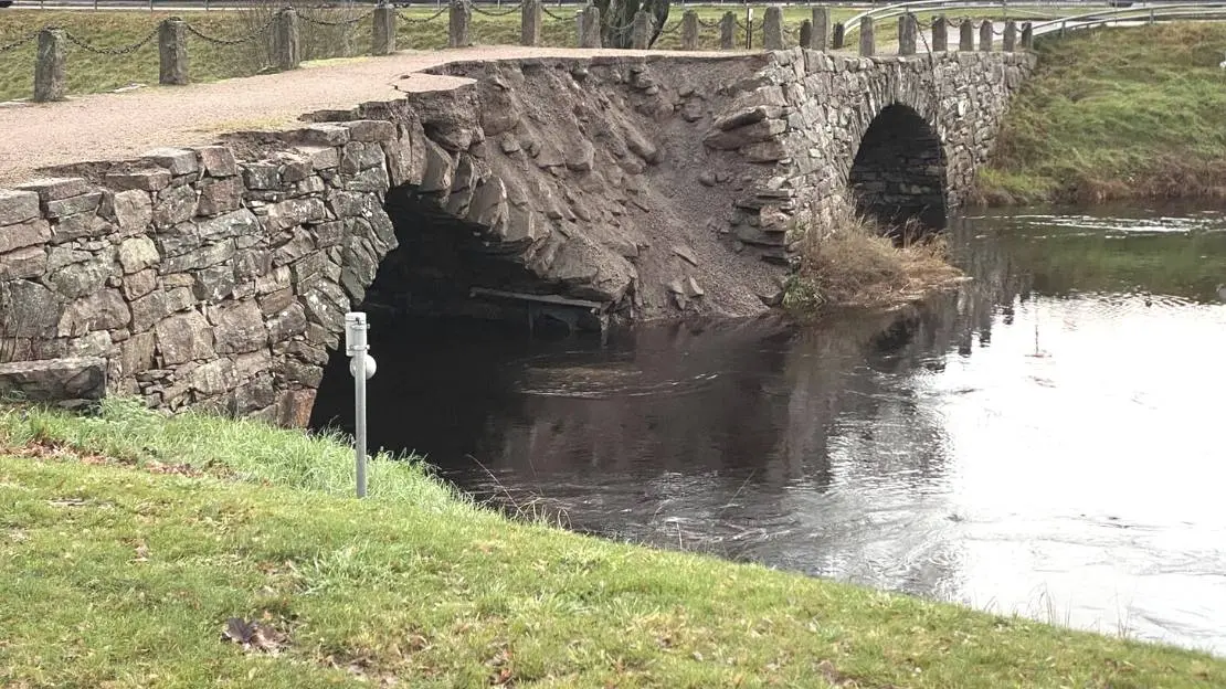 Stenbron har delvis rasat - Svenljunga.se